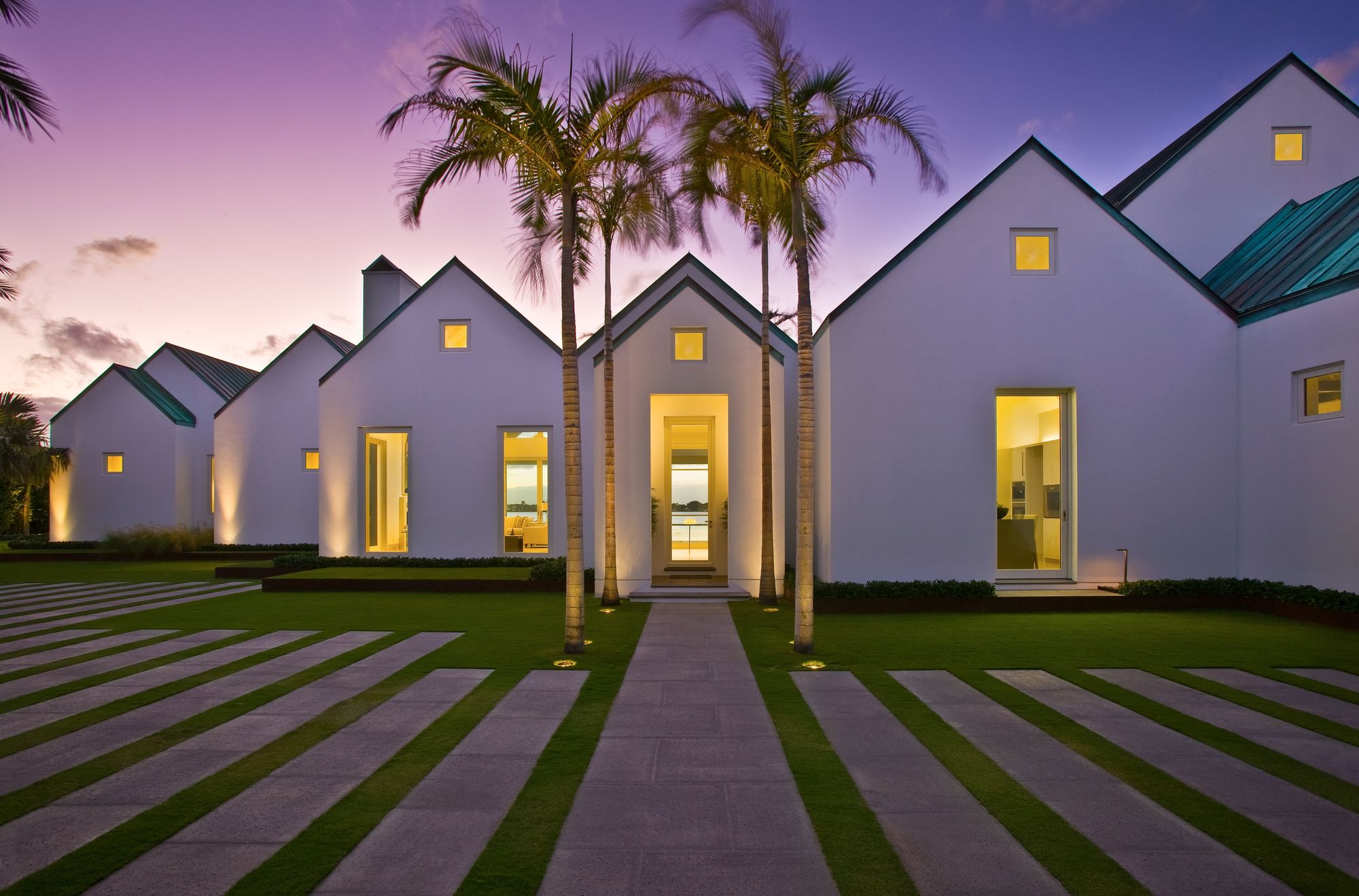 Lakefront Modern - 9 Square Garden Architecture