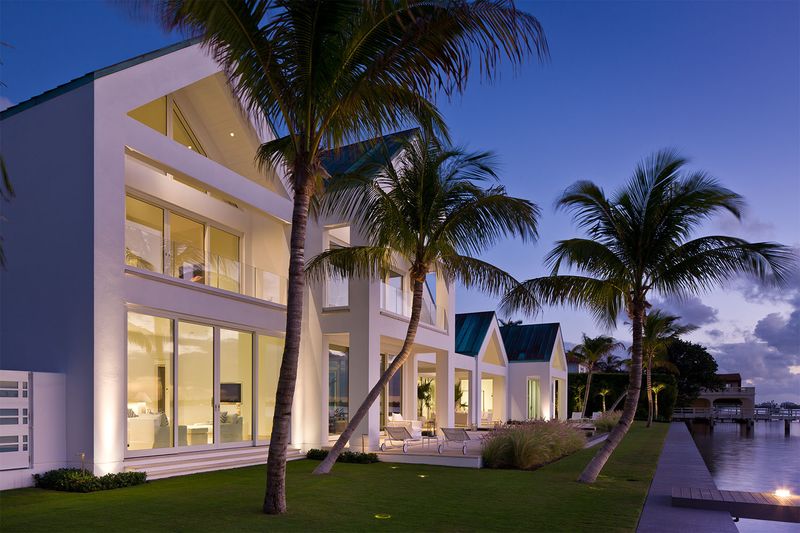 Lakefront Modern - 9 Square Garden Architecture