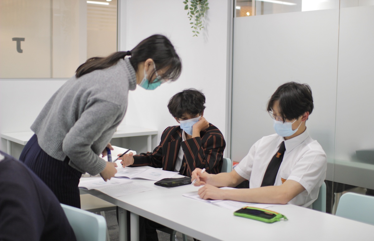 Year 12 Physics Tutoring | Cognito Tuition