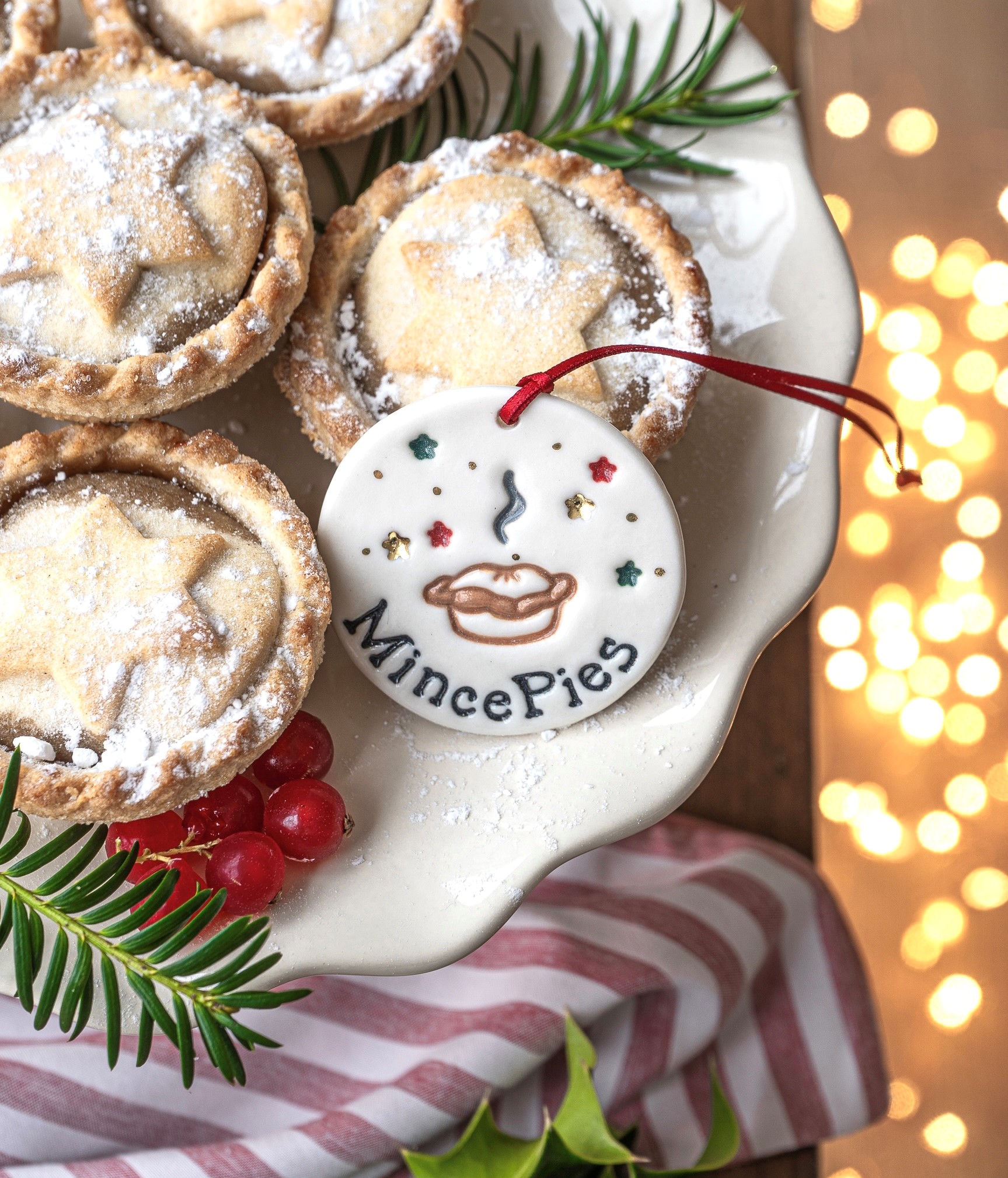 Mince Pie Button - Hand made Ceramic and Porcelain Gifts