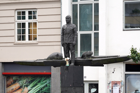 Voices in the Shadows of Monuments – Scene2