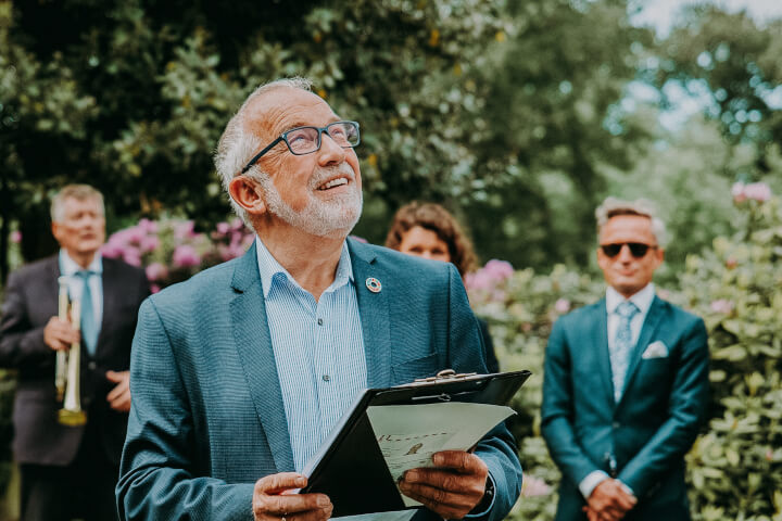 What Does the Officiant Do at the Wedding Rehearsal? – Provenance