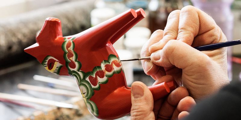 Elegant Black Dala horse "Fire"