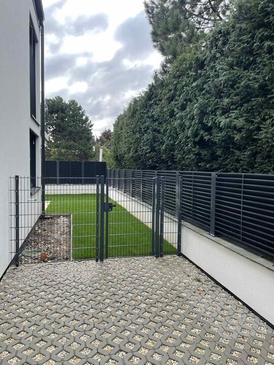 Building a Modern Metal Fence: A Successful Project | Project