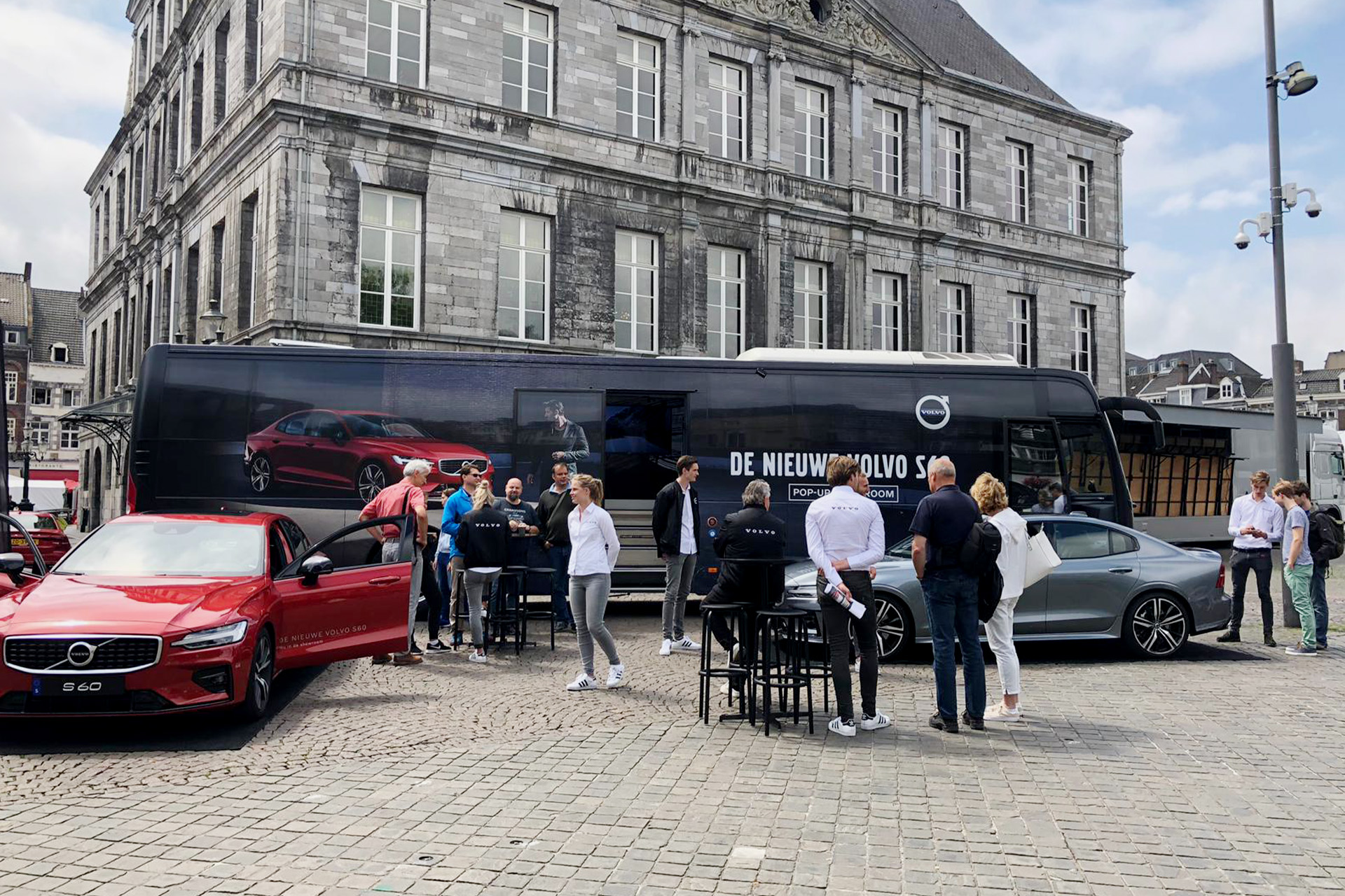 Louder - Volvo S60 pop-up showroom