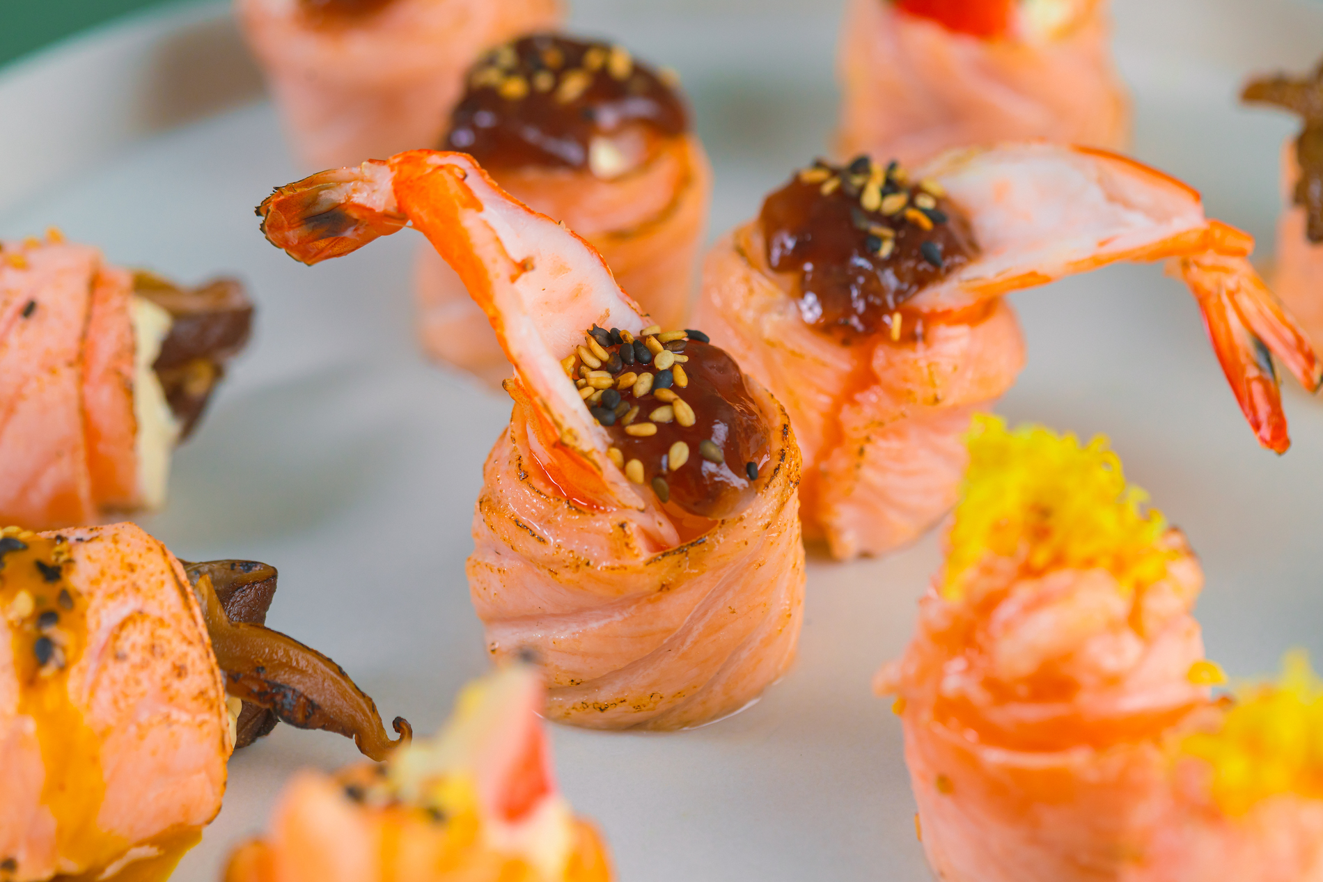 Sushis enrolados com peixes são a novidade da Home Sushi Home