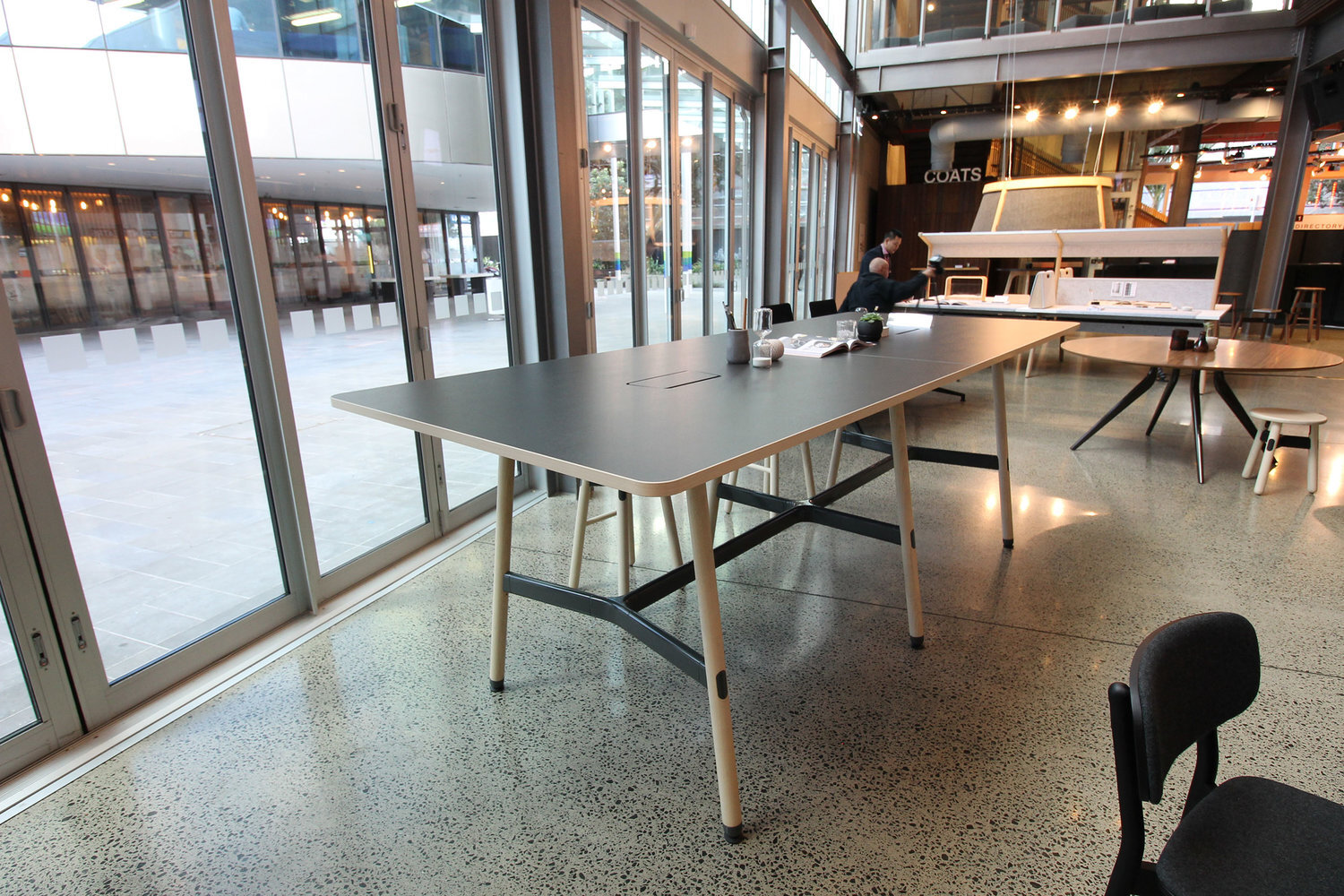 Standing collaboration table - OkiDoki Leaner | SmartSpace