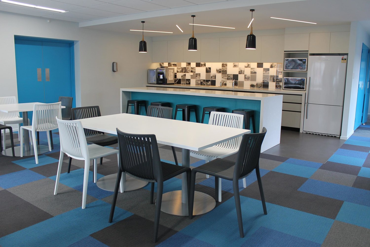 Pedestal Base Meeting / Breakout Table | SmartSpace