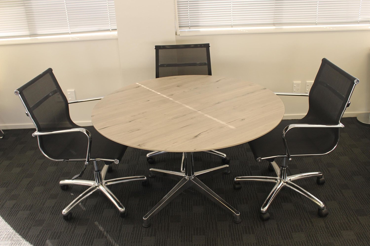 UR Fixed Meeting Table | SmartSpace