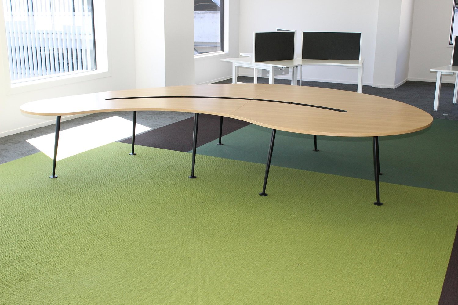 Tangent Meeting Table | SmartSpace