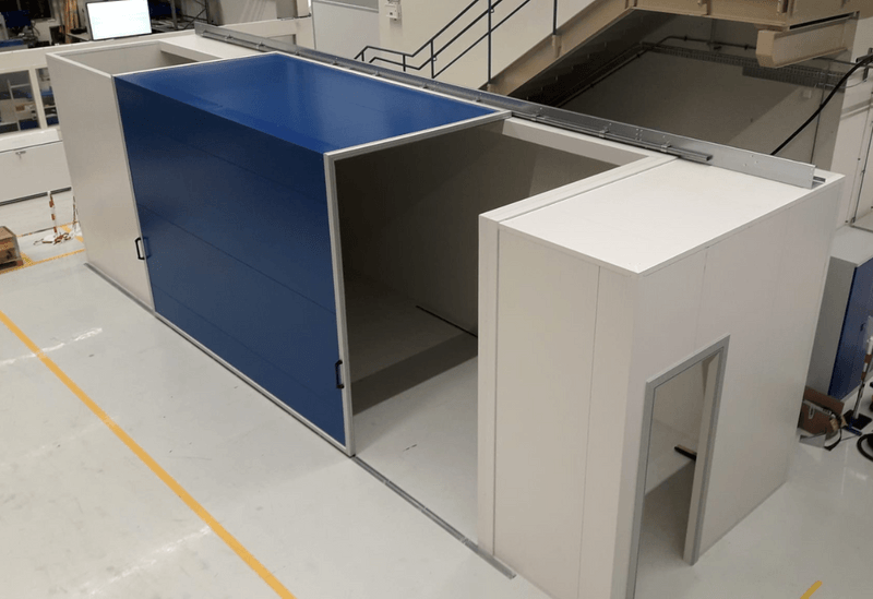 Lasercabine met schuifwand - SBZ B.V.