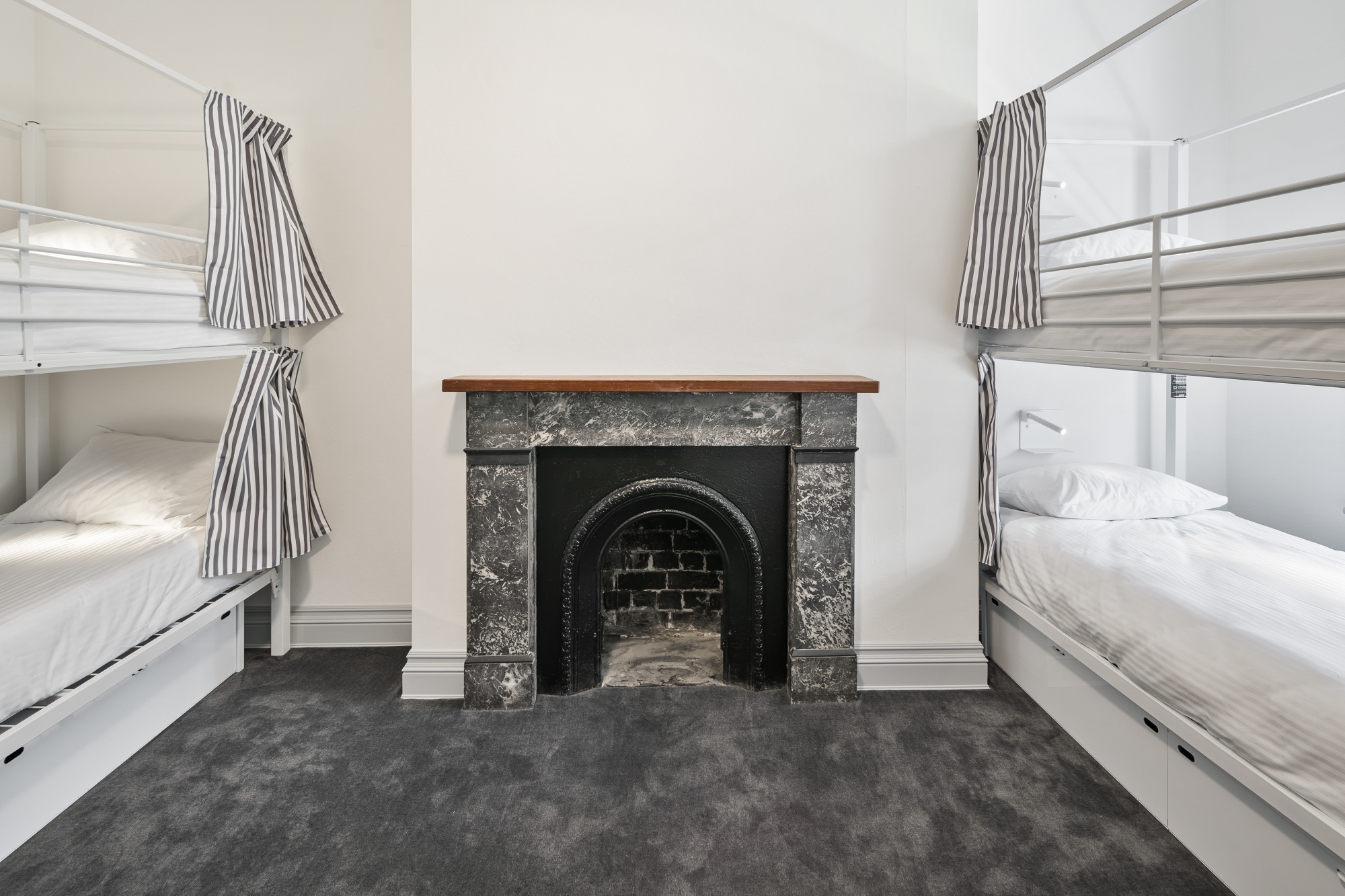 6 Bed Mixed Dorm | The Pacific House Hostel | Woolloomooloo, Sydney ...