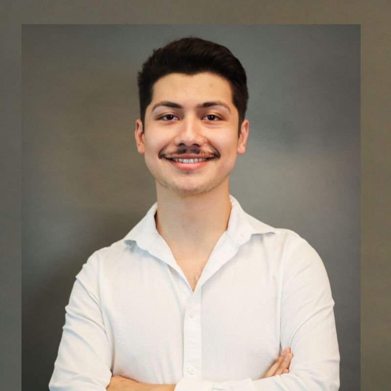 About Us: FUTURO | First-generation support for the future you deserve.