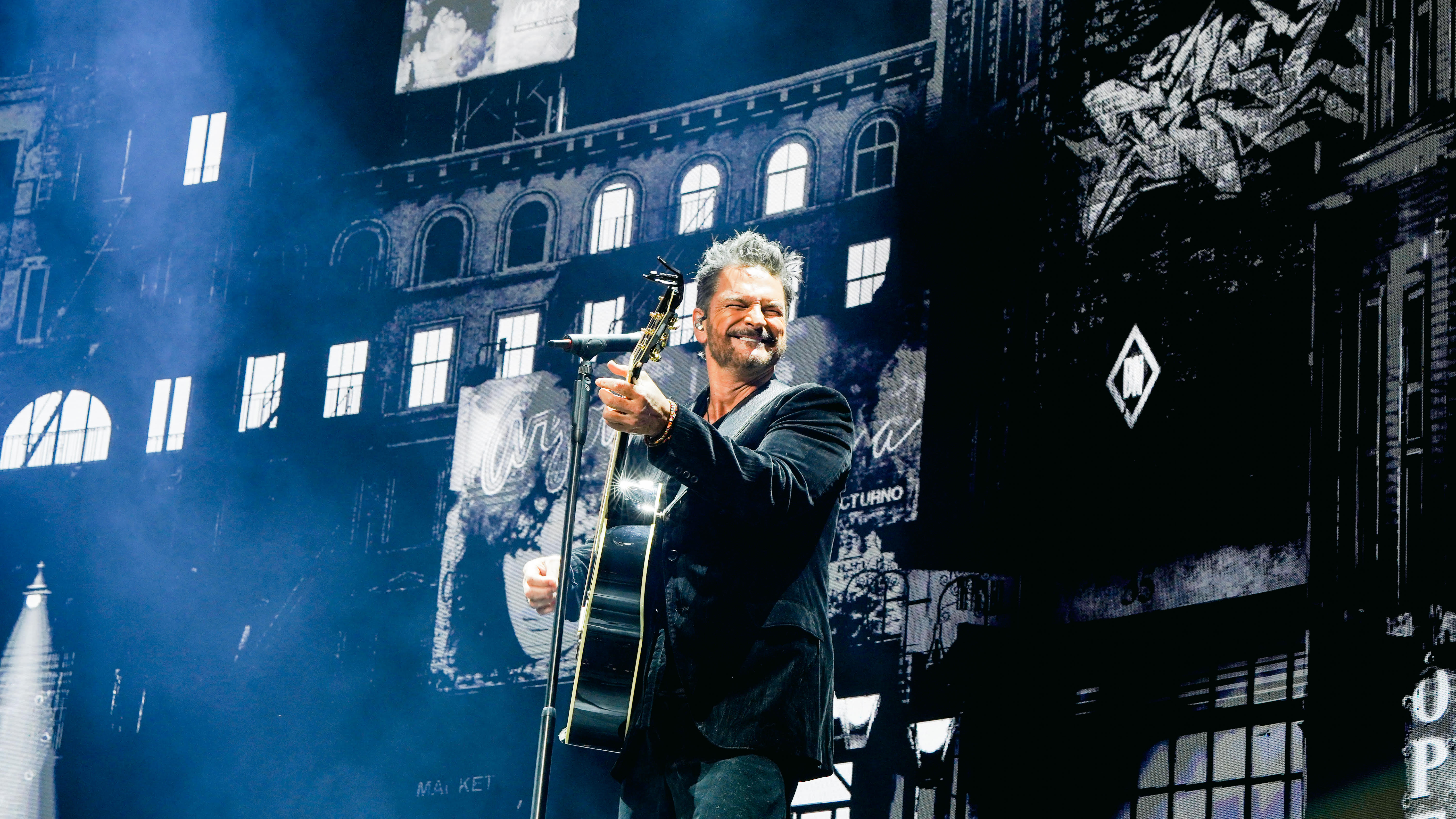 Latin Music Icon Ricardo Arjona Delivers a Captivating Performance to a ...