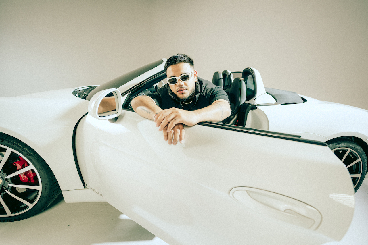 Argentine sensation Sael unveils a throwback reggaeton track "Tira Pa Tra"