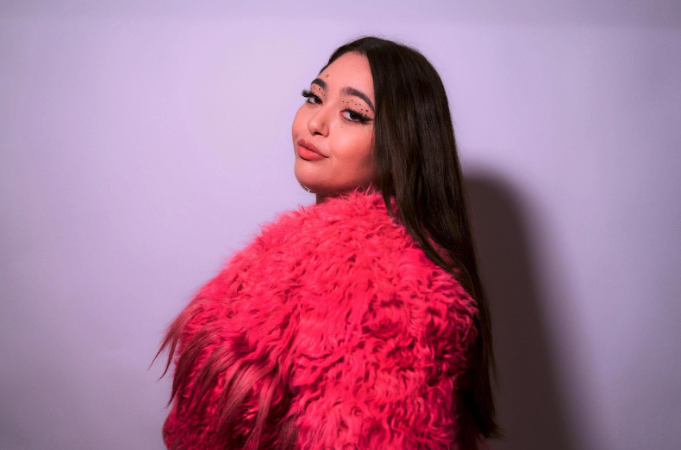 ANA MANCEBO Unleashes Sensual Summer Vibes with New Single "PAKETE"