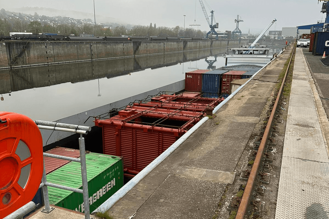 Multimodal transport of loop seals