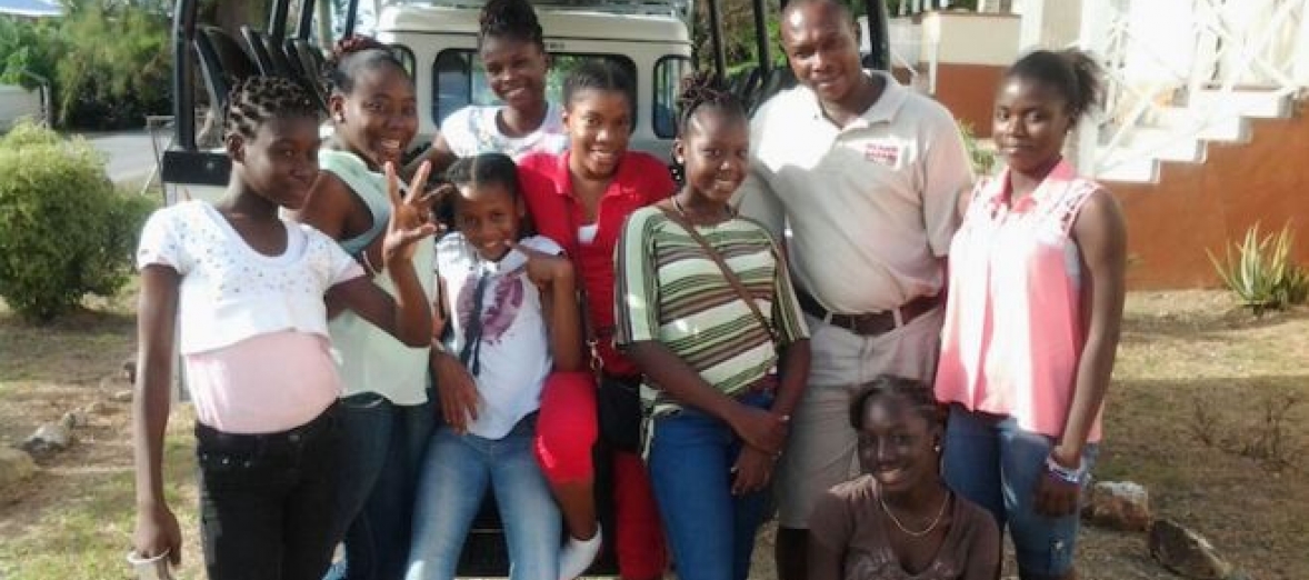 Sunshine Girls Experience Island Safari Tour On 1st Day Of Christmas