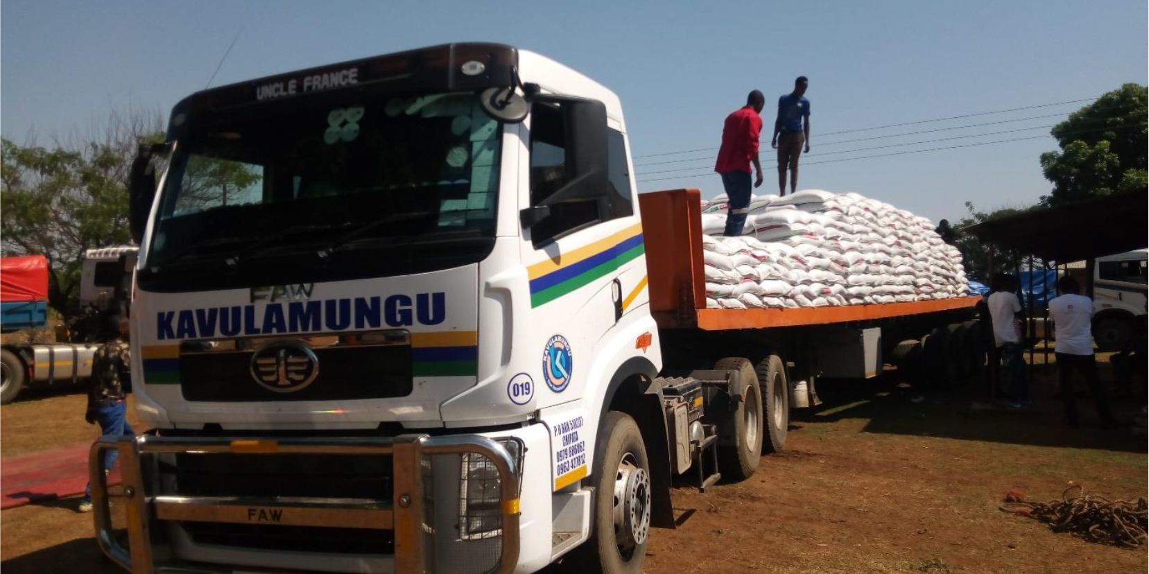 SMALLHOLDER FARMERS RECIEVE FERTILIZER IN NYIMBA