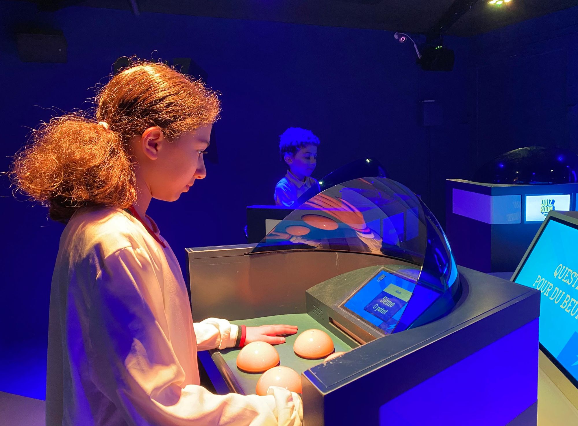 Quiz Room: Hit the buzzer just like on TV!