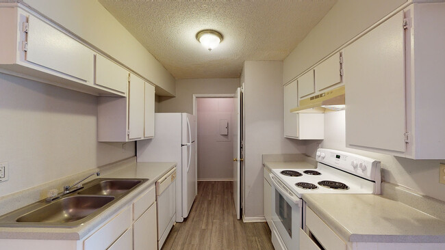 Stonegate Apartments - Properties - Capstone