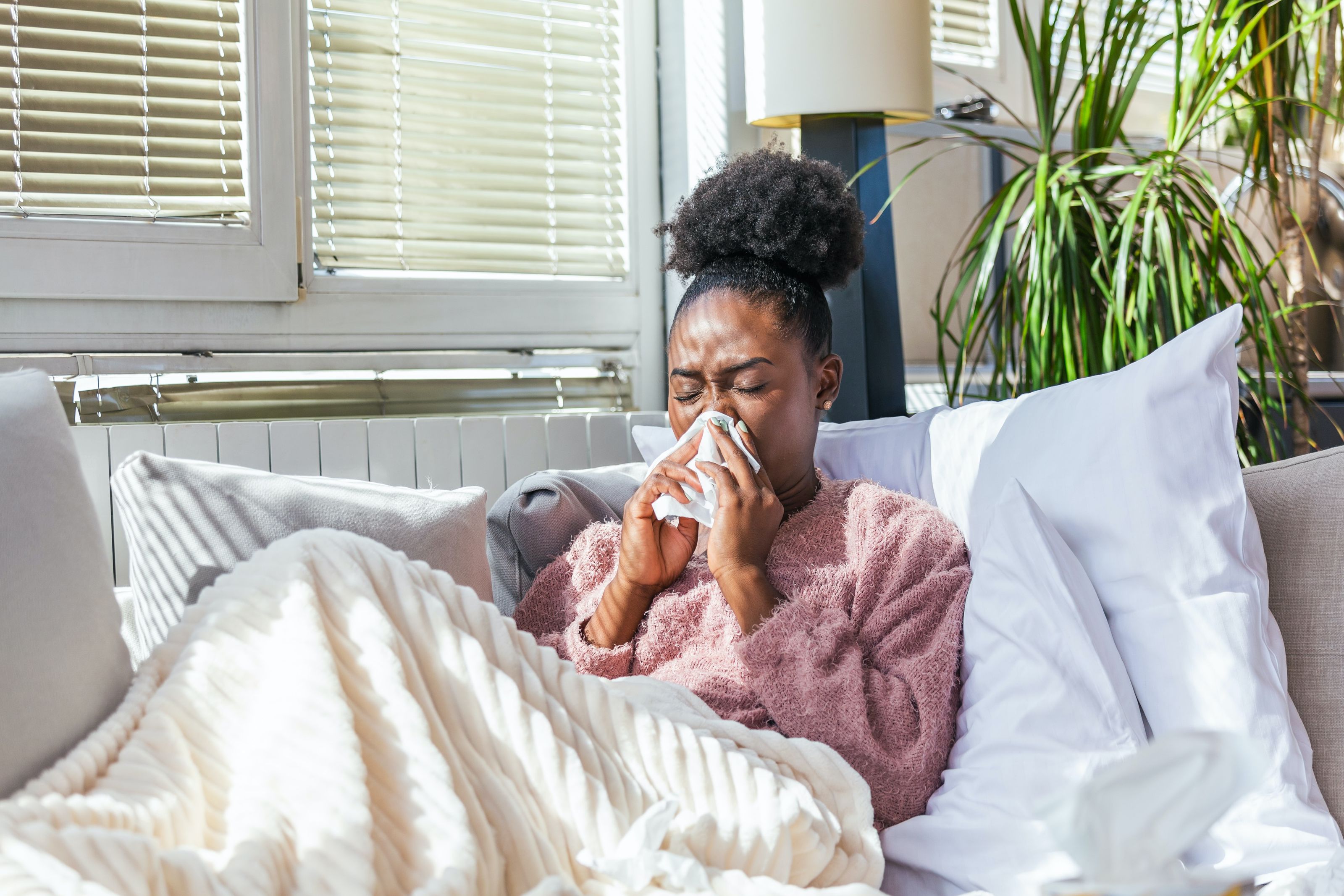 Decoding the Symptoms: Common Colds vs. Allergies