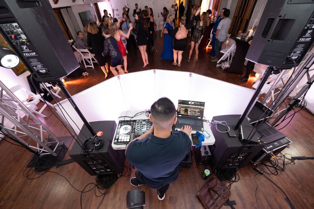 Extreme Entertainment | Ottawa Wedding DJs & Event Rentals | Home