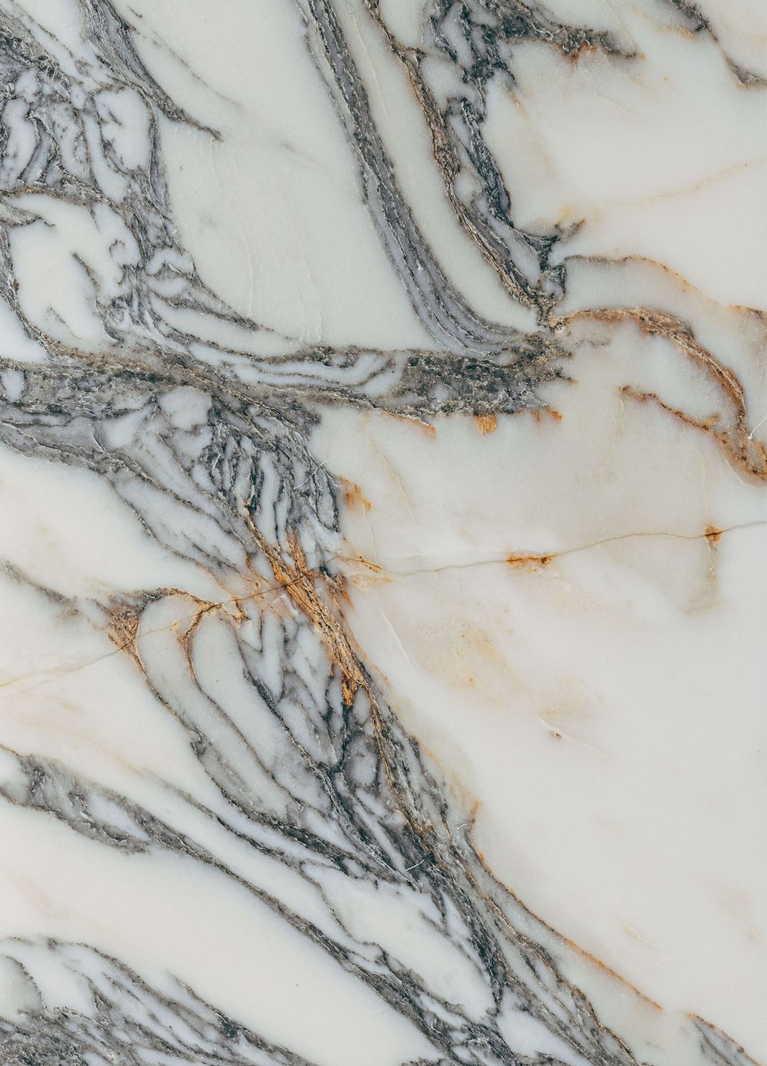 Fluted natural stone bathroom tiles | Il Granito