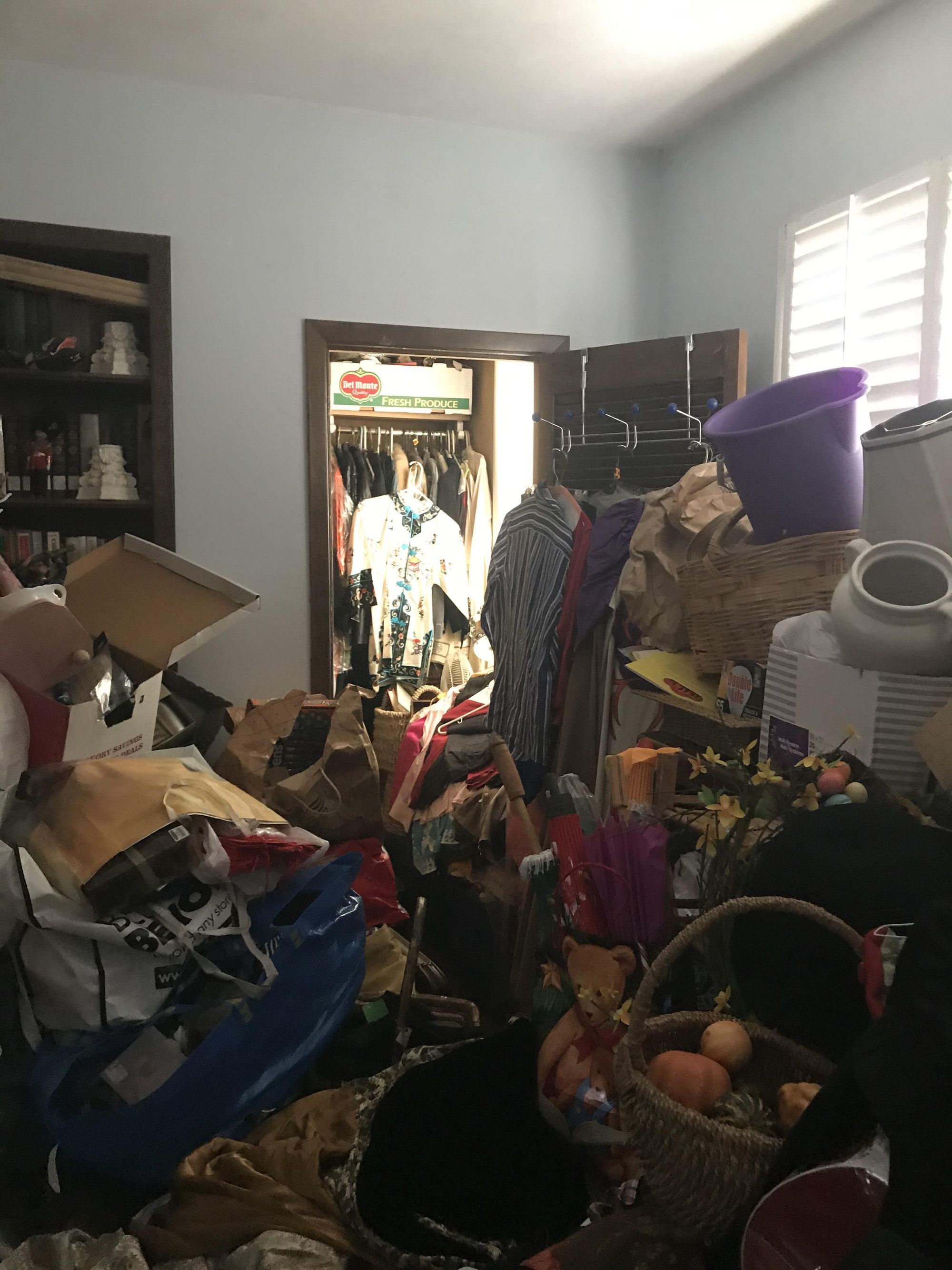 How to Remove Bio-hazardous Material in Hoarding Situations?