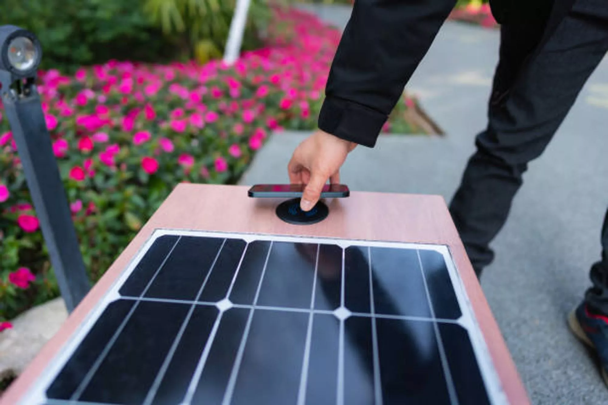 Best Solar Table: The Complete Buying Guide