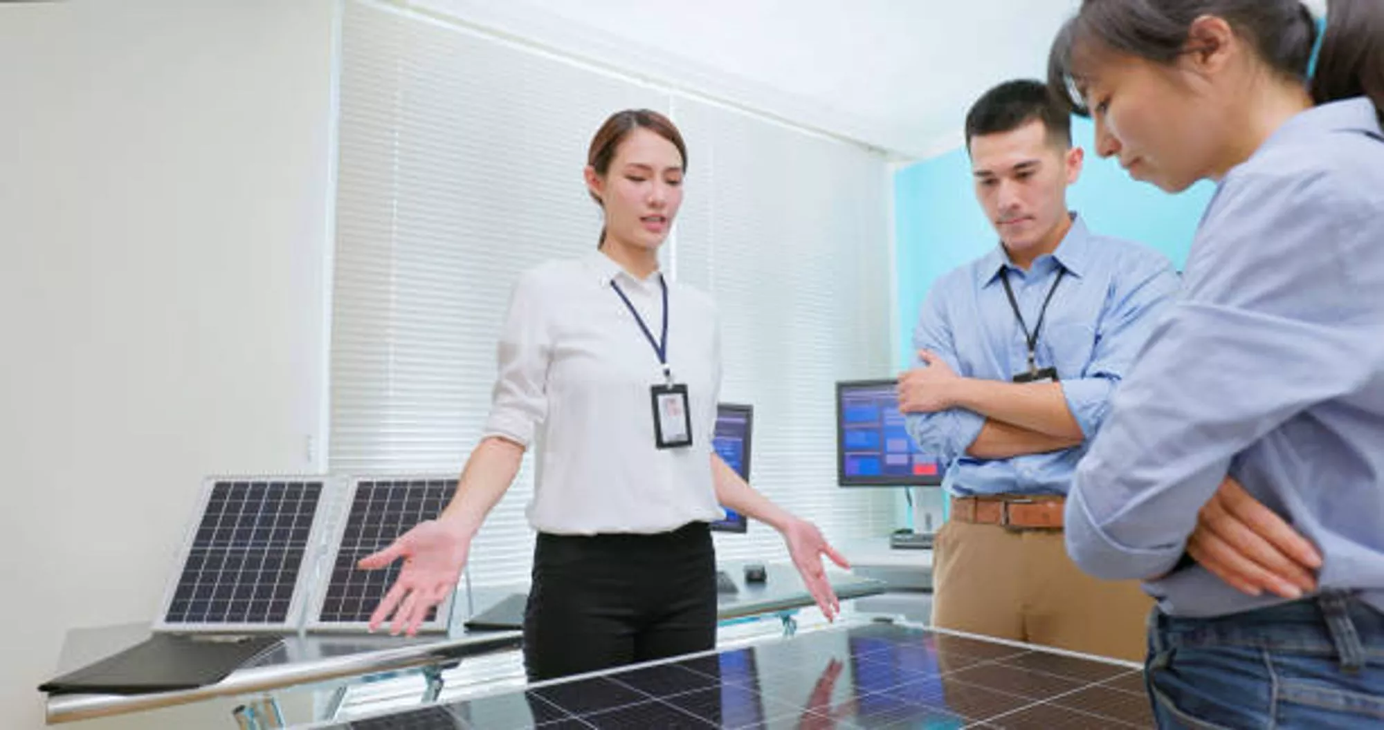 Best Solar Table: The Complete Buying Guide