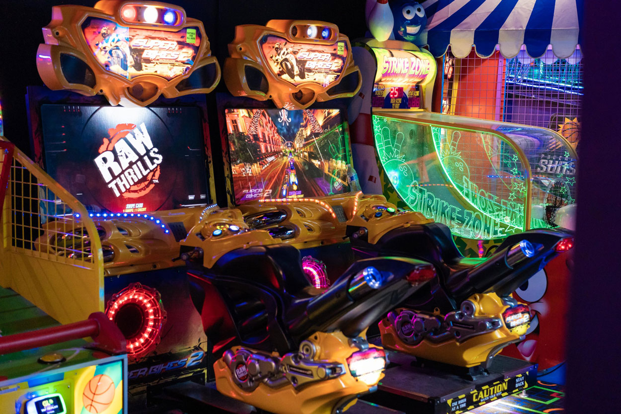 GLO MINI GOLF | Escape Rooms