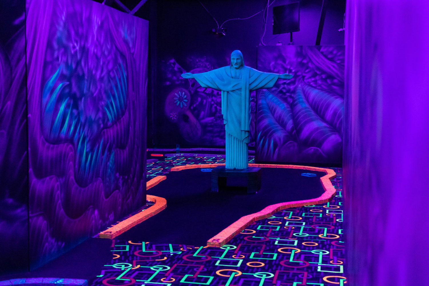 GLO MINI GOLF | Miniature Golf