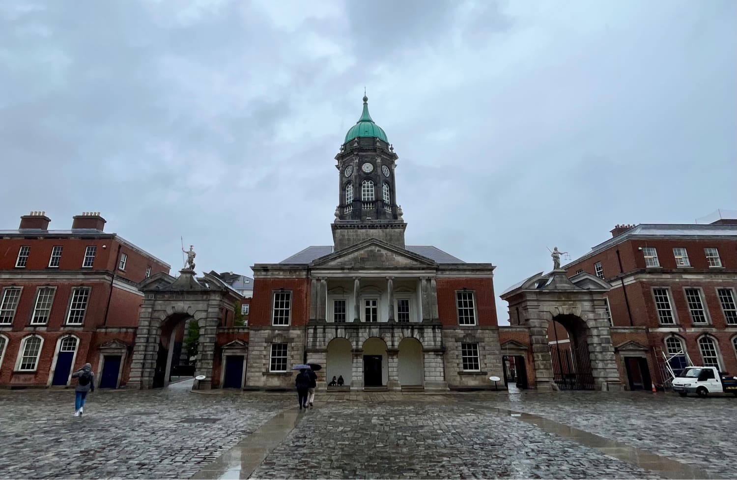 A Solo Traveller’s Guide To Dublin: Make The Most of Your Time in ...