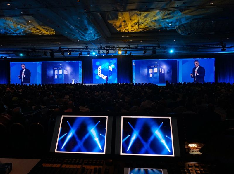 TOP 7 EXAMPLES OF USING LIGHTING FOR EVENTS | AV Lab LLC