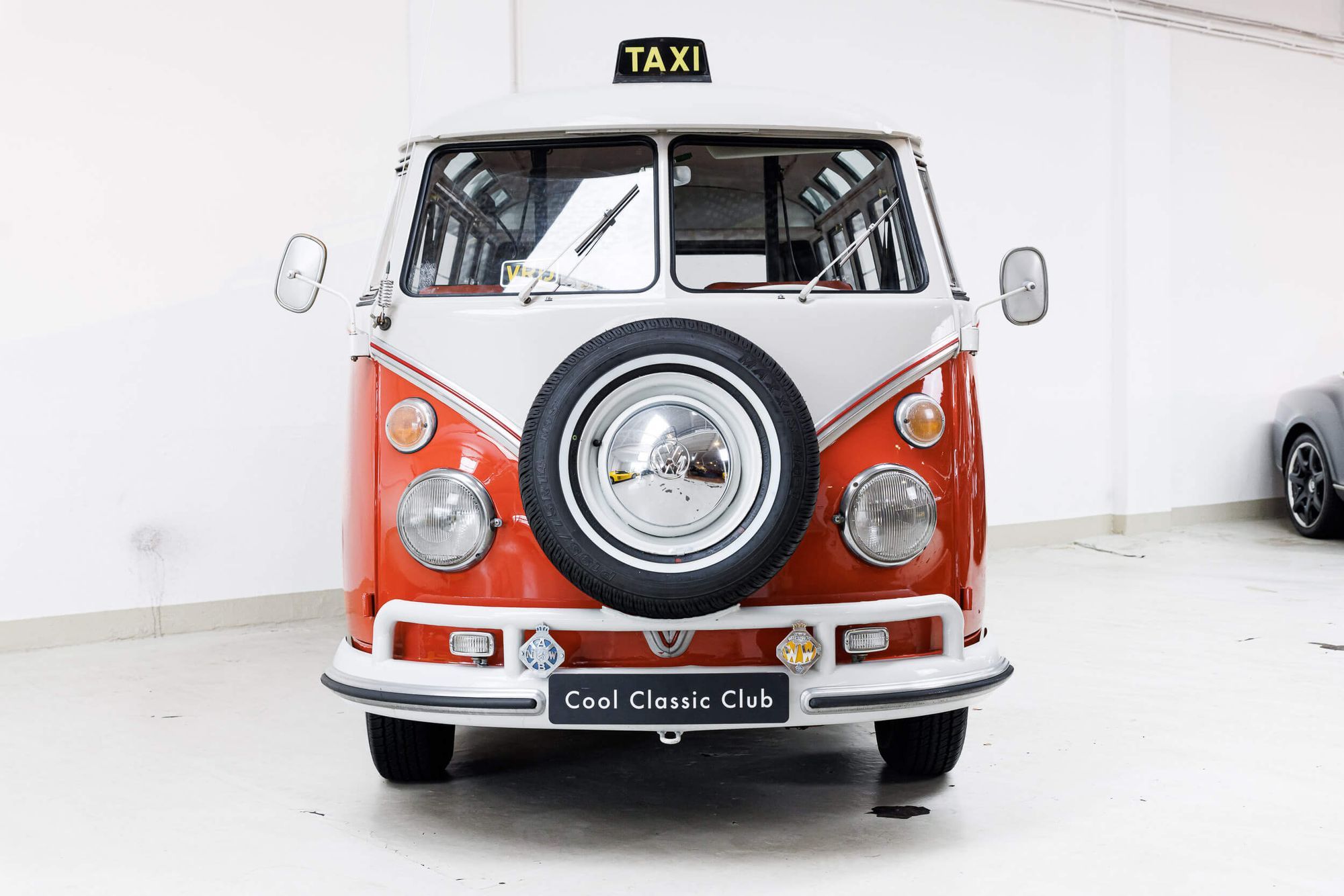 Volkswagen T1 Samba Taxi - Cool Classic Club