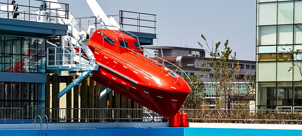 Free-Fall Lifeboat | HLB ENG > Ship Products