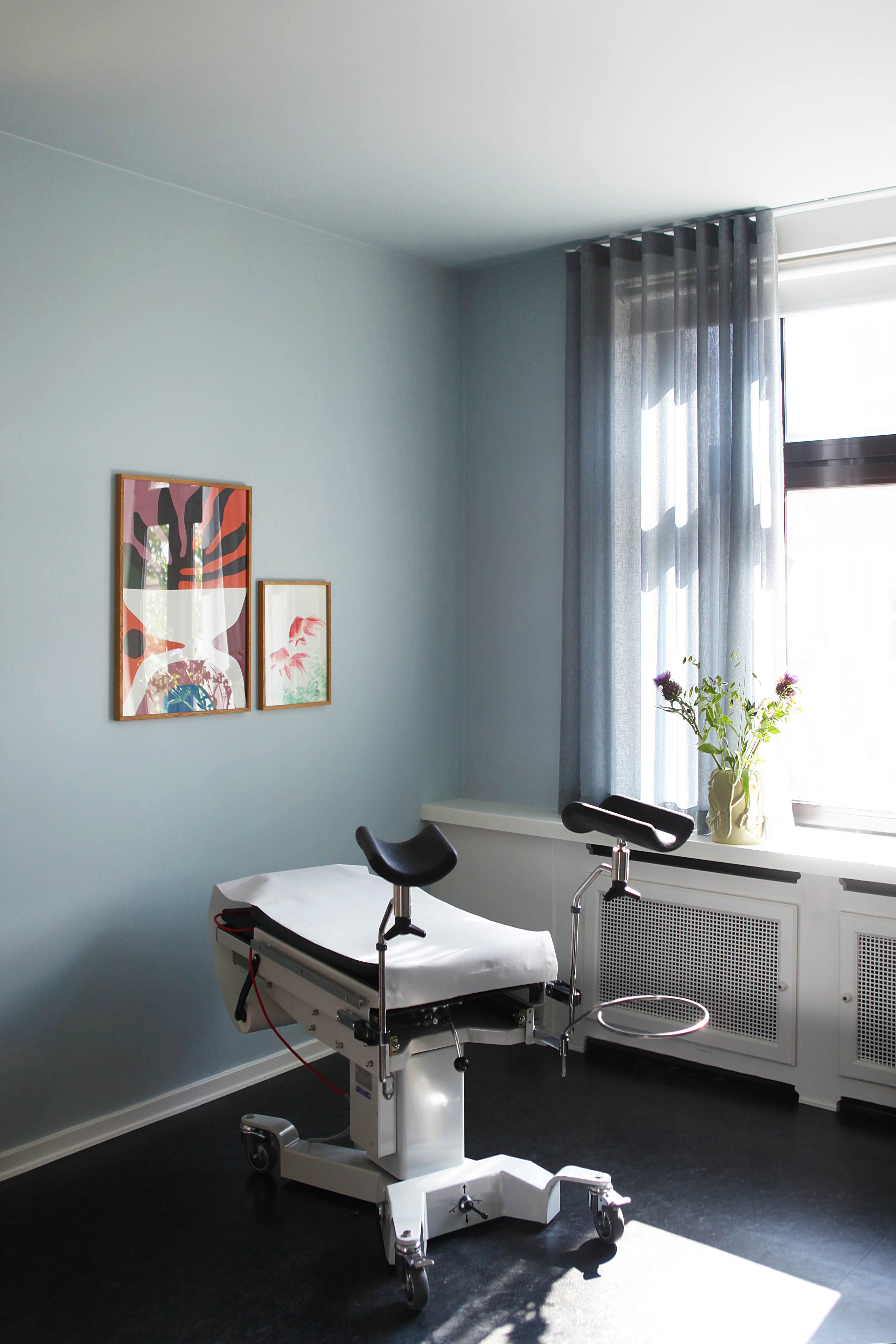 Klinikkens Gynækolog, Jordemoder og Personale