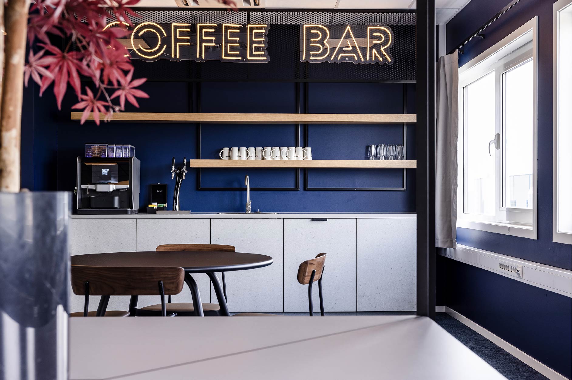 Reception, lobby & coffee bar