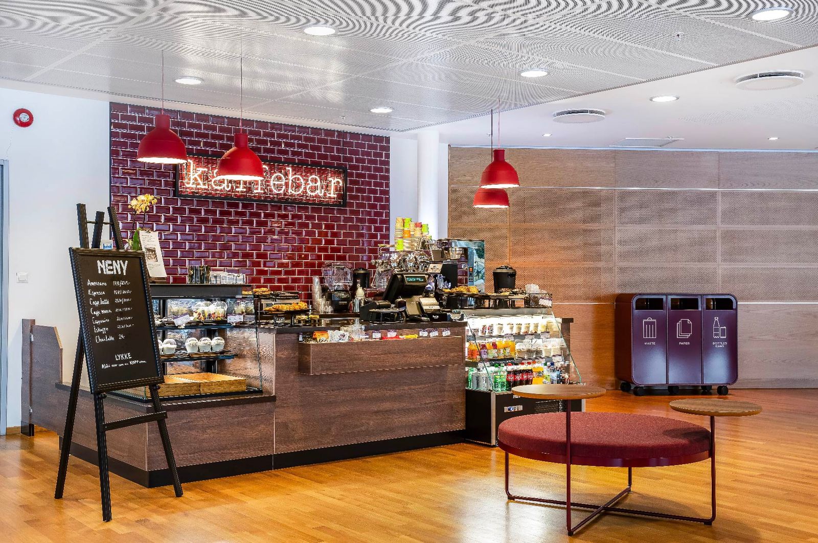 Reception, lobby & coffee bar