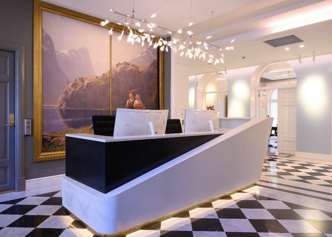 Reception, lobby & coffee bar