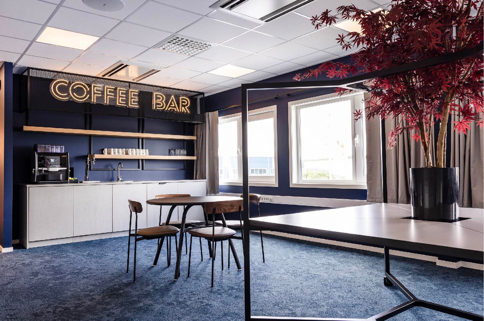 Reception, lobby & coffee bar