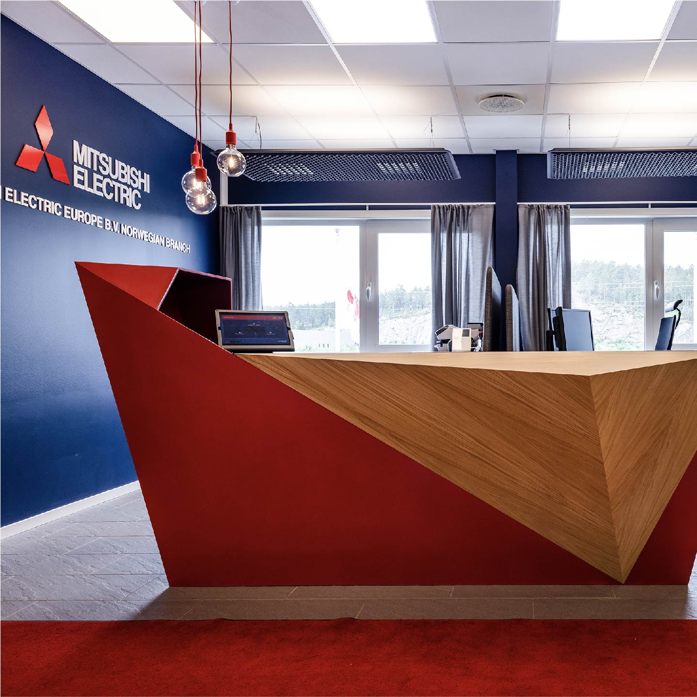 Reception, lobby & coffee bar