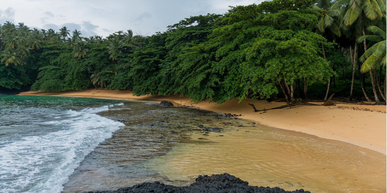 Praias isoladas e paradisíacas na Ilha do Príncipe, São Tomé e Príncipe ...