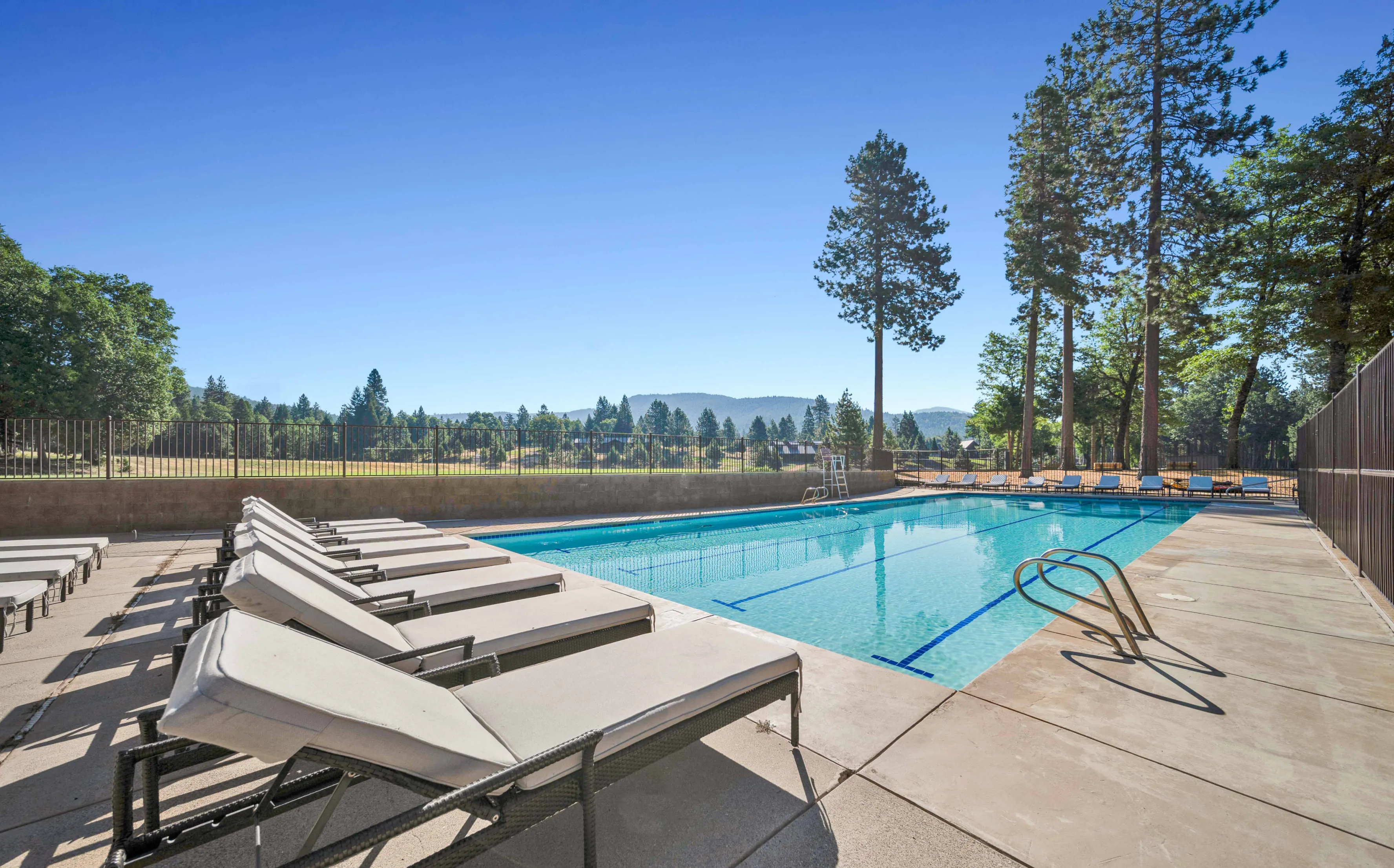 The Summit - Property & Experiences