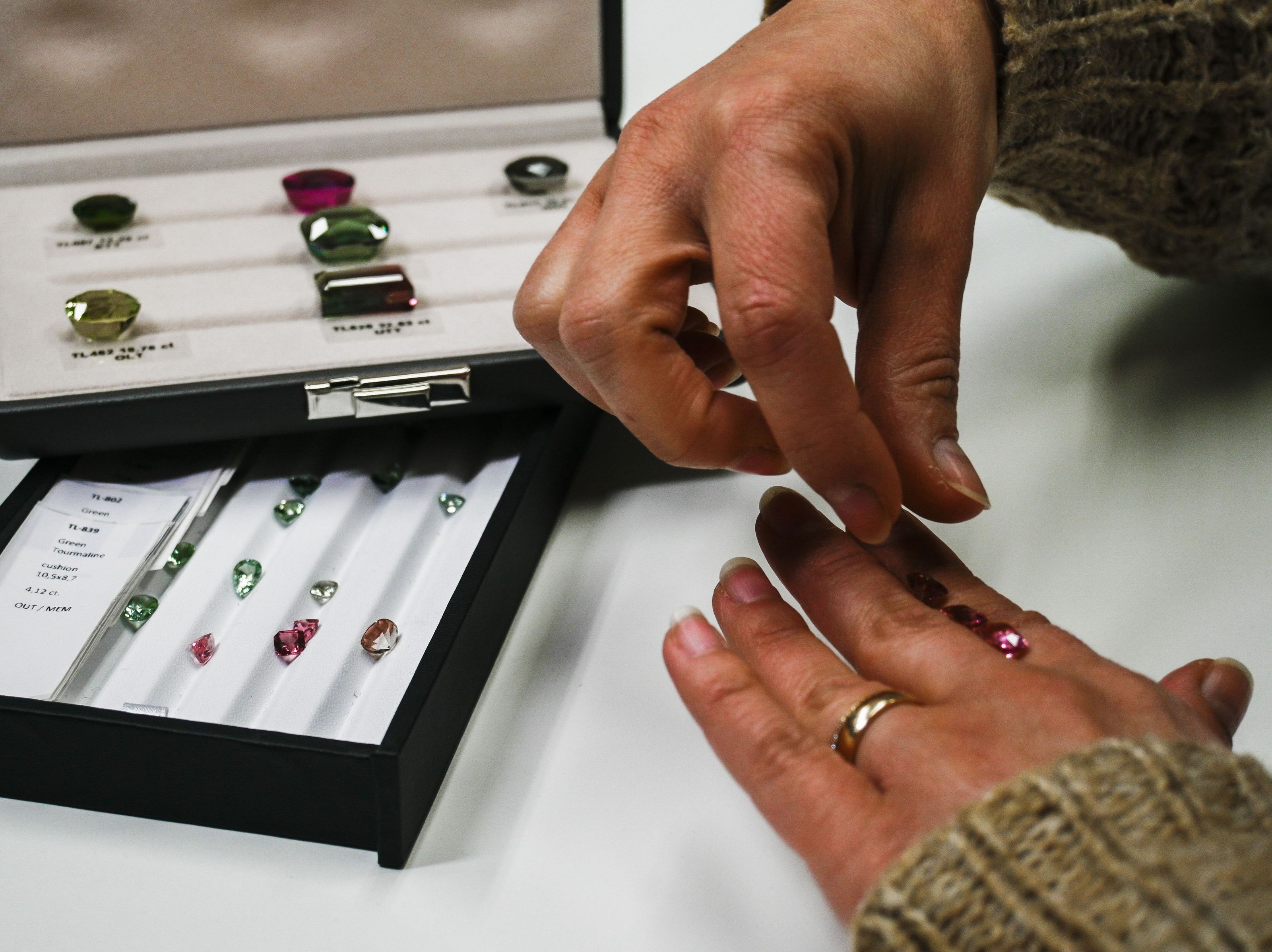 Gem World - The Colour Stones Company