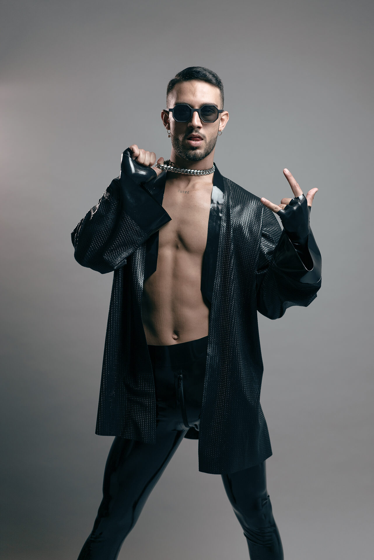 beGloss Academy präsentiert: Black Crystal Latex