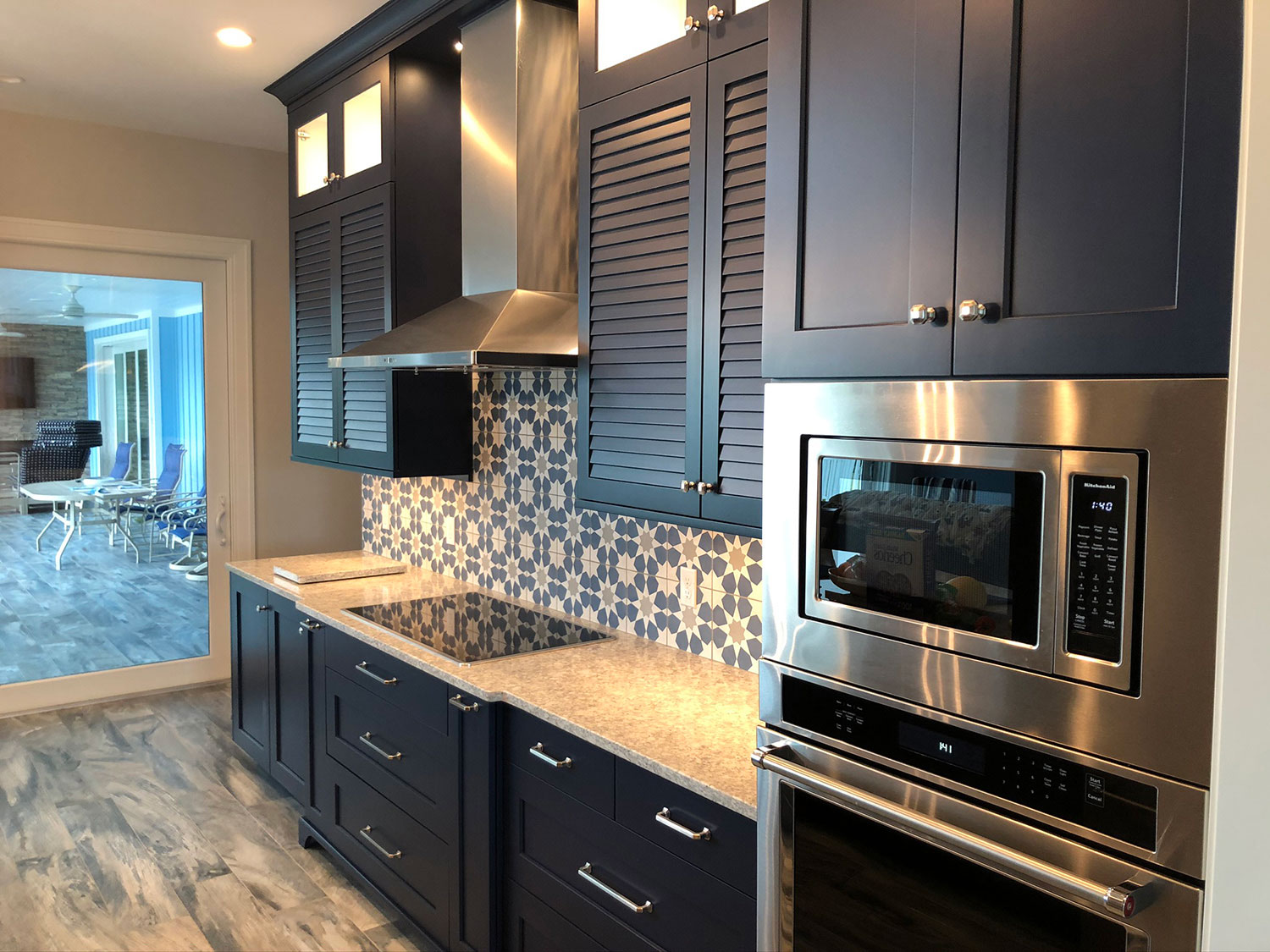 Clean Cobalt in a Crisp Kitchen Makeover