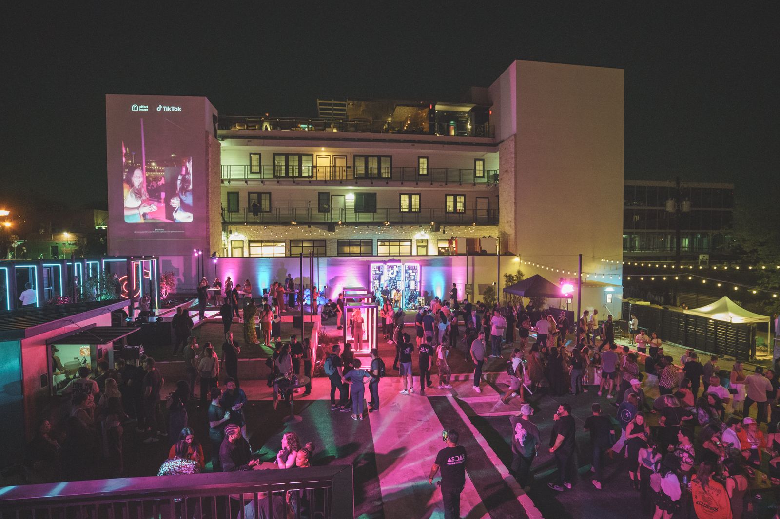 Inn Cahoots | Group Travel Hotel & Event Space