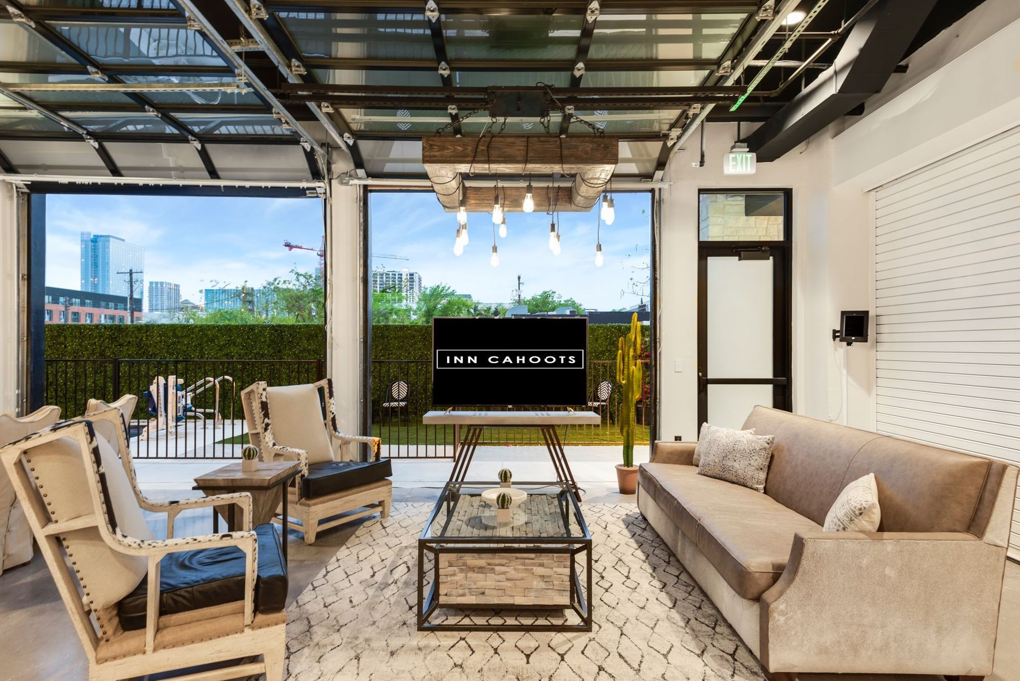 Inn Cahoots | Group Travel Hotel & Event Space